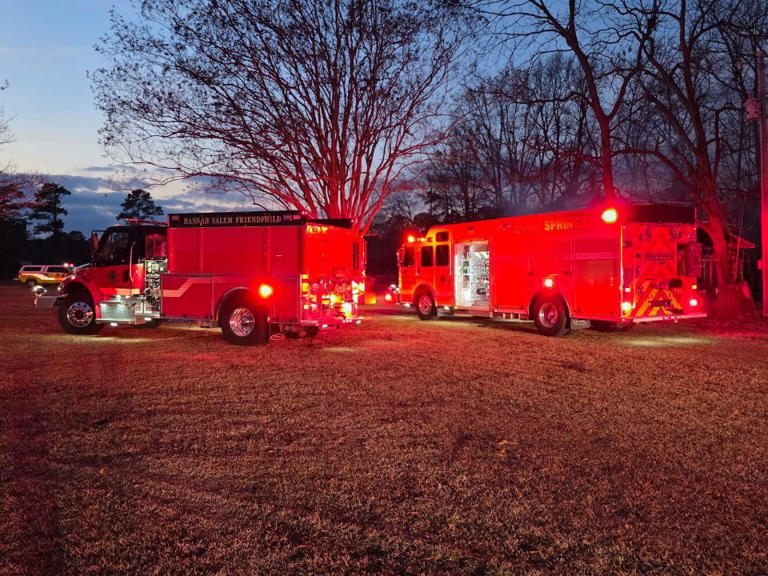 Crews battle fire at large shop building in Effingham, Florence County ...