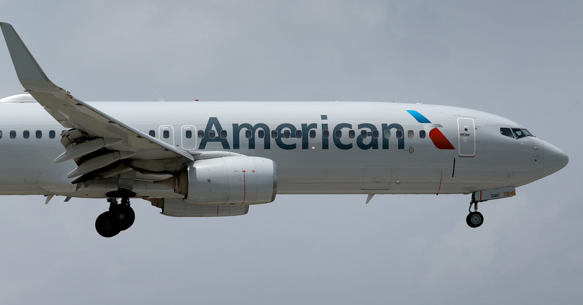 American Airlines keeps frequent flyer status requirements the same ...