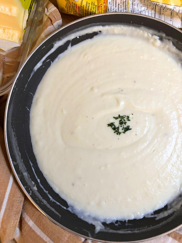 Classic béchamel sauce (easy Italian white sauce)