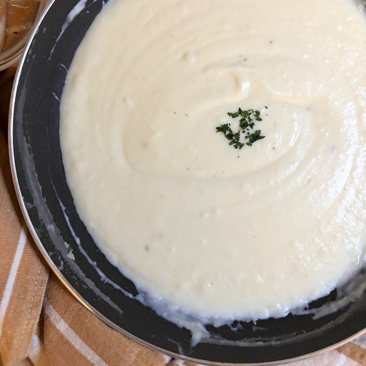 Classic béchamel sauce (easy Italian white sauce)