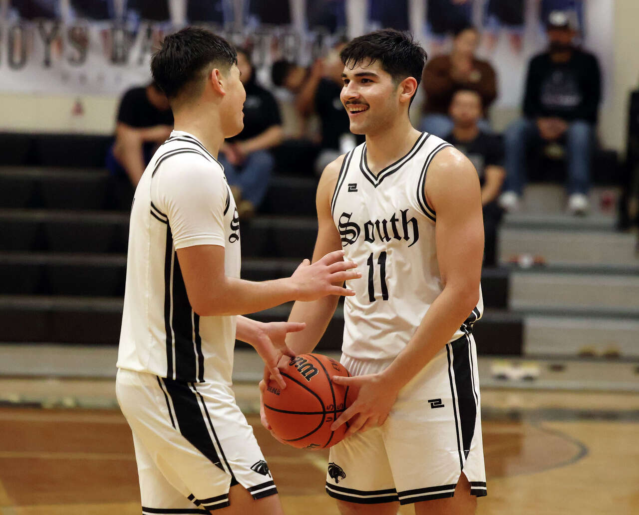 Laredo high school basketball scoreboard: Jan. 20