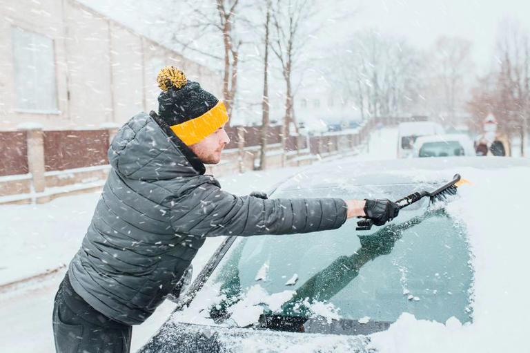 Six easy tricks for defrosting car windscreens in seconds without ...