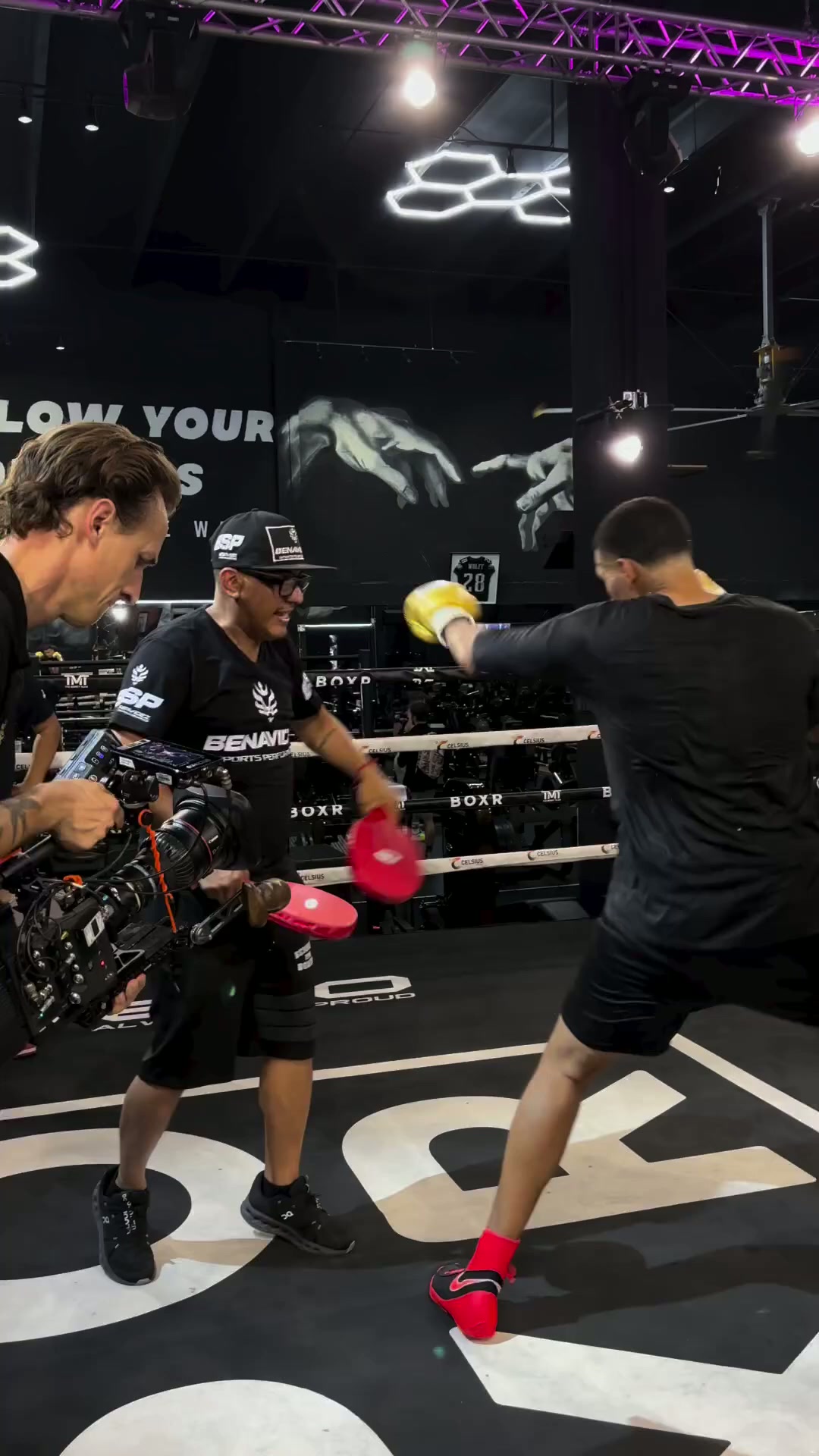David Benavidez working on changing the speed of his jab👀