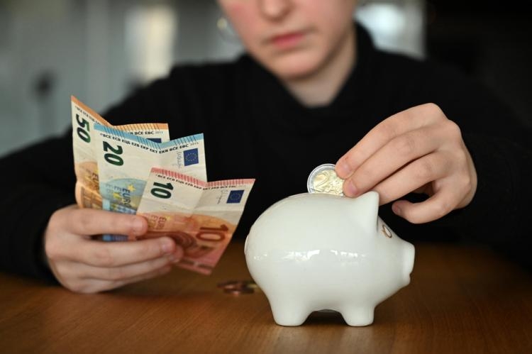 La confiance des ménages français « légèrement à la hausse » en ...