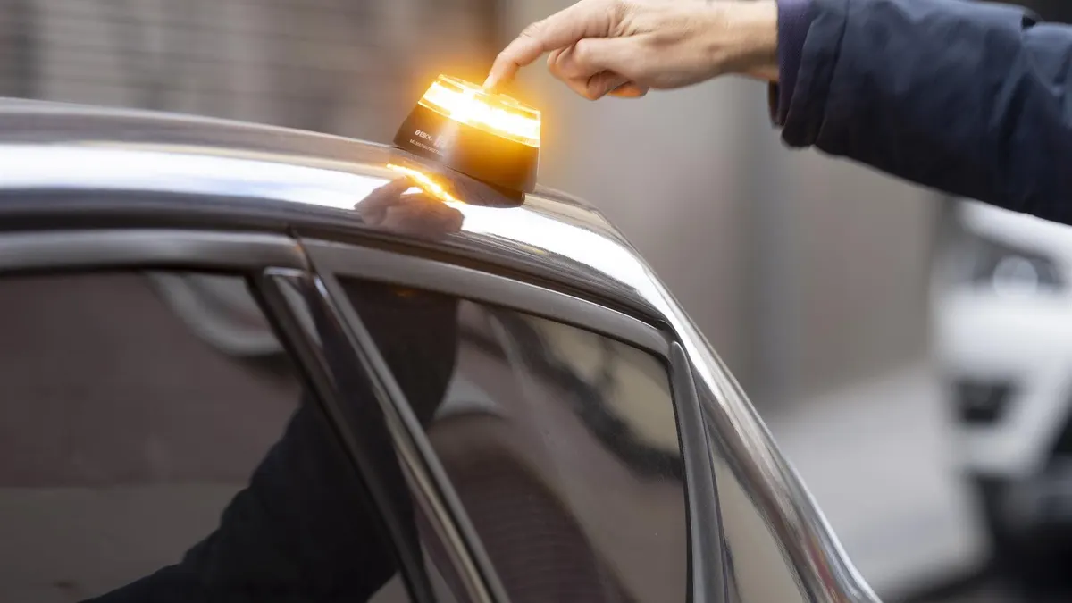 La DGT lo confirma: Las balizas también pasarán su propia ITV