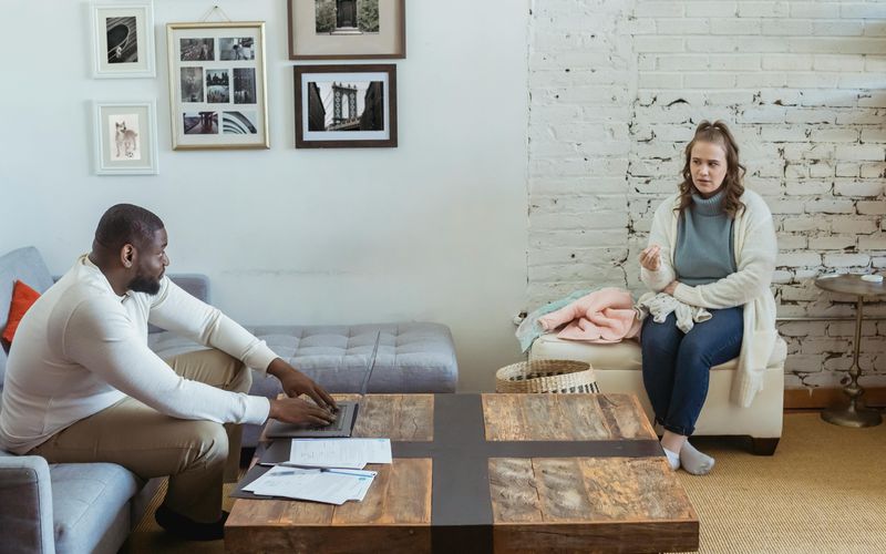 These 11 warning signs shouldn’t be ignored in relationships