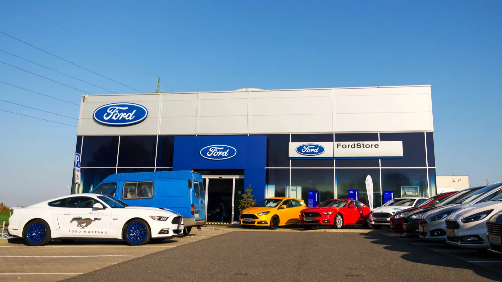 Ford sales fall nearly 14%, even with employee pricing, as the Escape ...