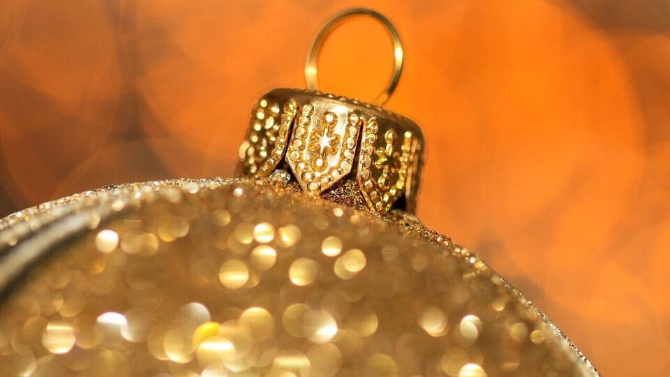 Gold rates today: MCX gold slips ₹1,670 per 10g, silver crashes ₹11,700 ...