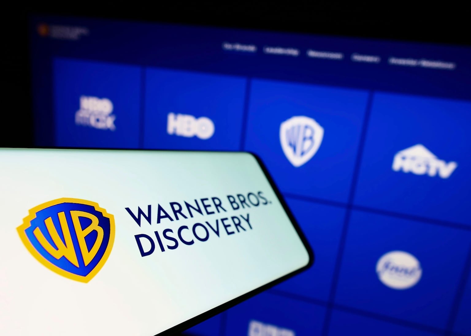 Warner Bros tells investors to reject sweetened £80bn Paramount bid