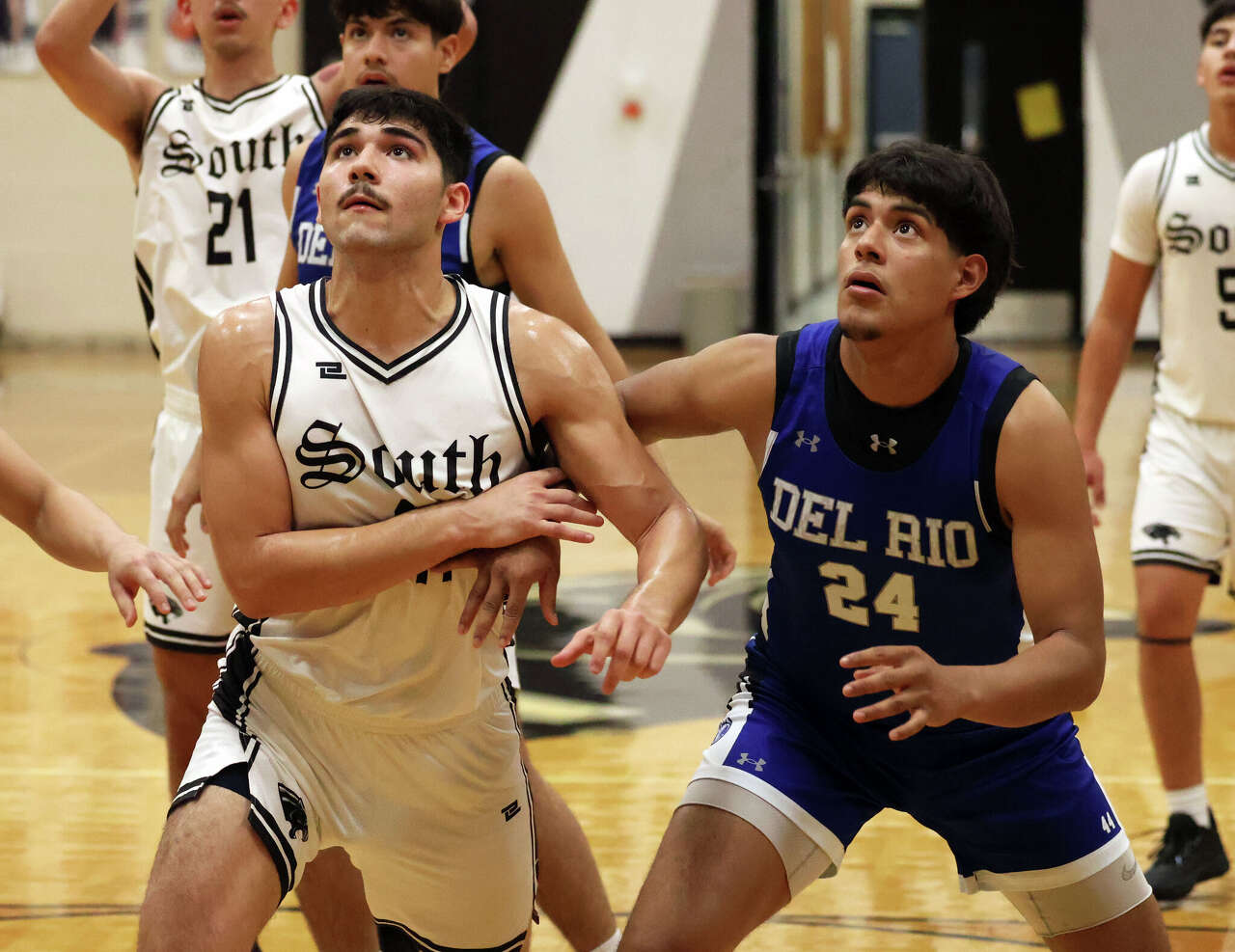 United South overwhelms Del Rio in District 30-6A opener