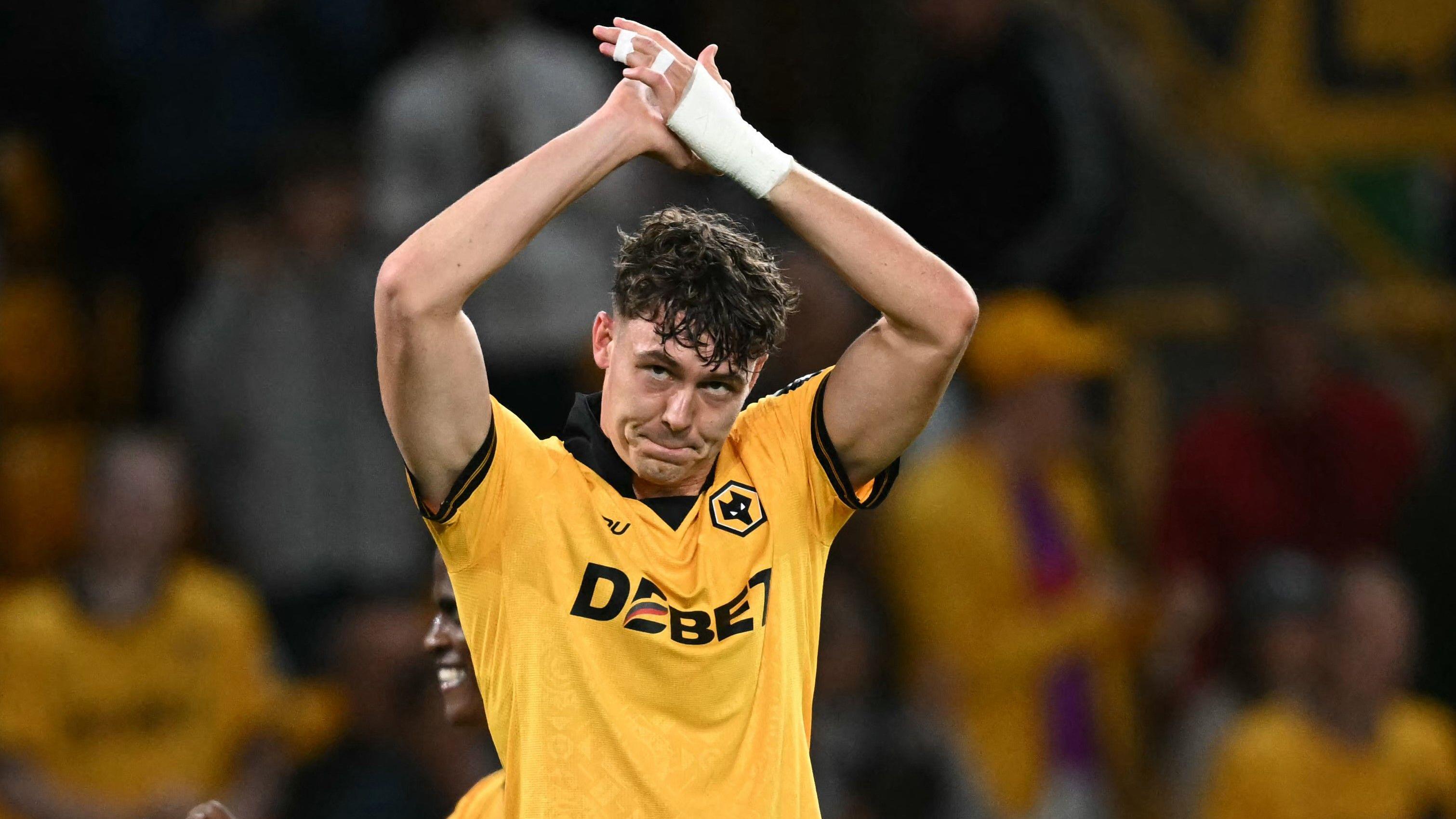 Wolves willing to sell striker Strand Larsen