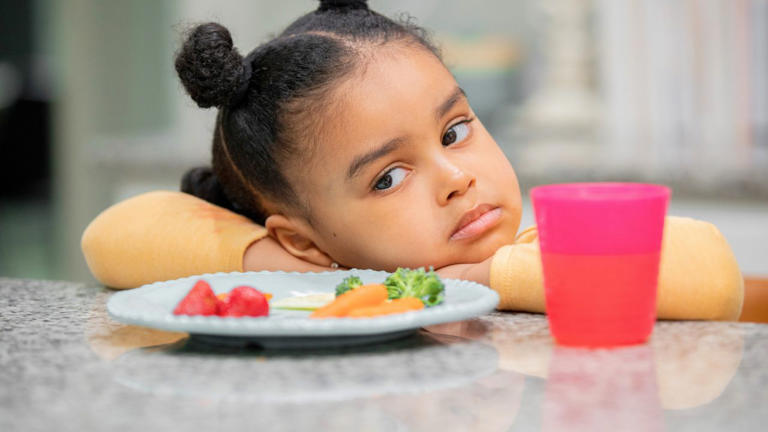 Aunt fuming after I made my picky cousin share a meal to stop her from ...