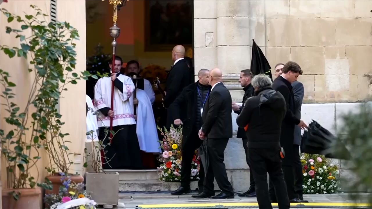 Fans bid farewell to French film icon Brigitte Bardot at funeral