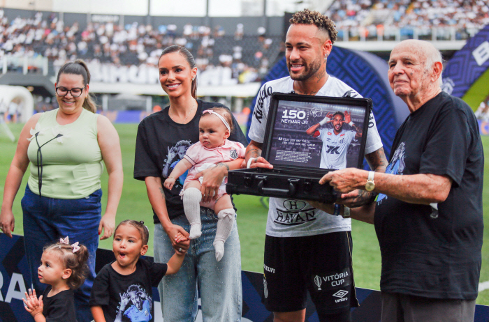 Neymar can't give up World Cup, extending one-year contract with his ...