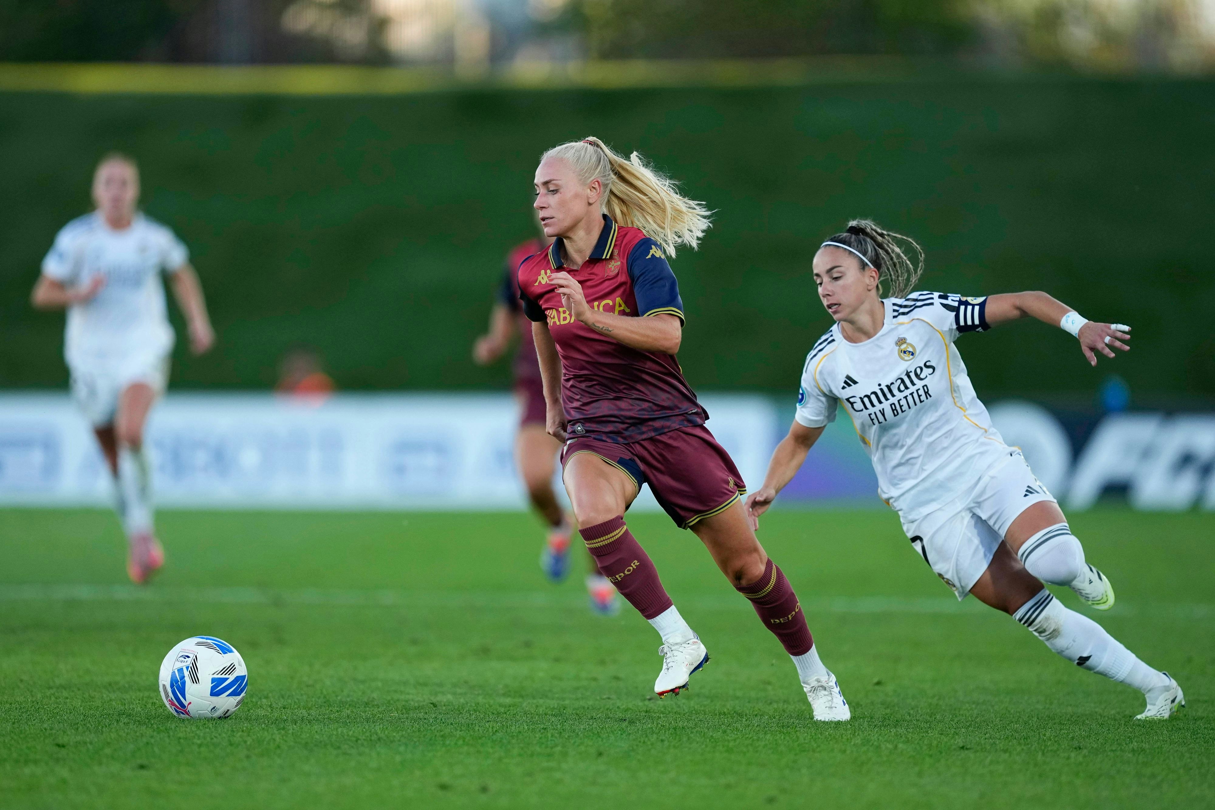 Fußball: Merle Barth fühlt sich bei Deportivo La Coruna pudelwohl