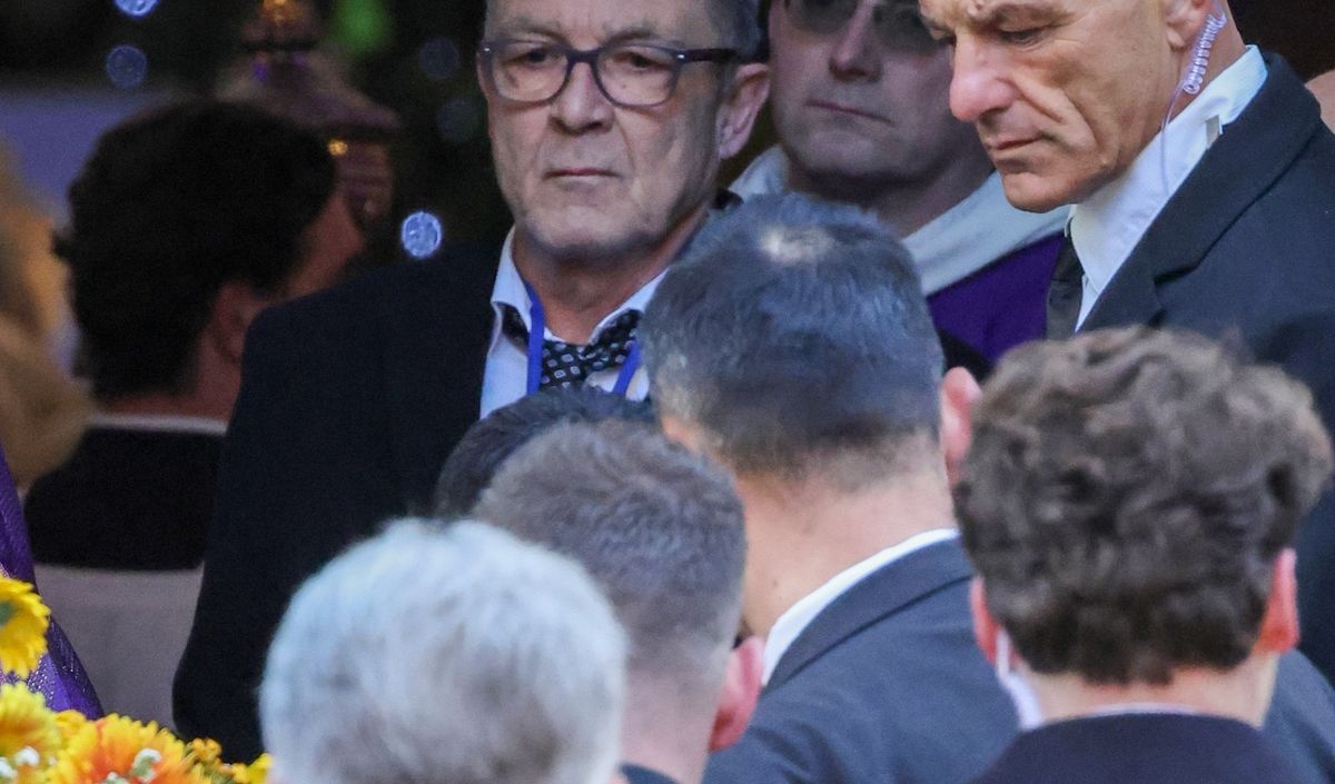 Nicolas Charrier, filho de Brigitte Bardot, é obrigado a se apresentar ...