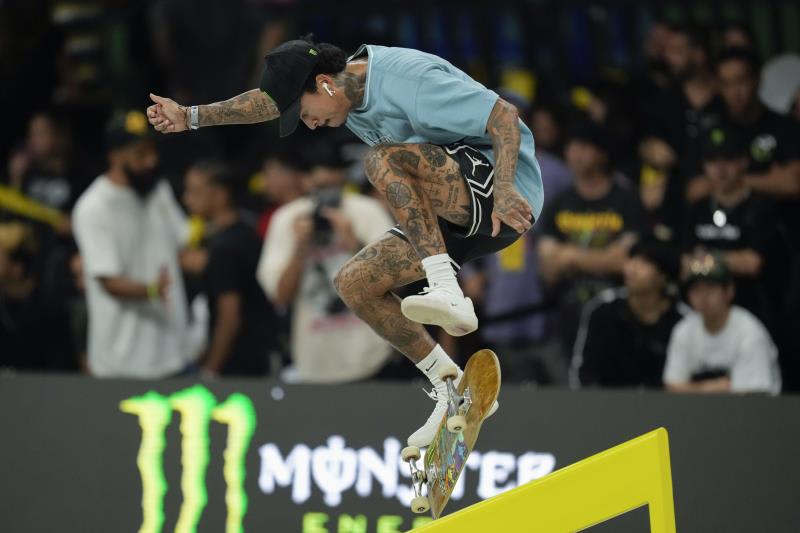 Olympic skateboarder Nyjah Huston fractures skull