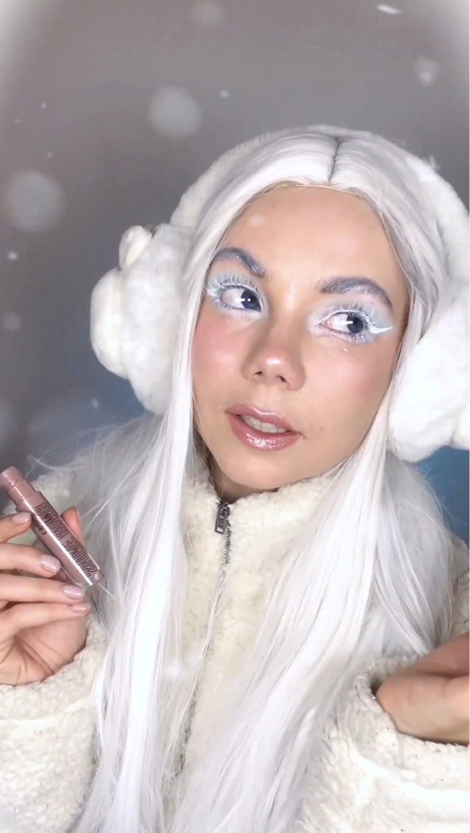 I’m cold makeup look that perfectly matches winter weather
