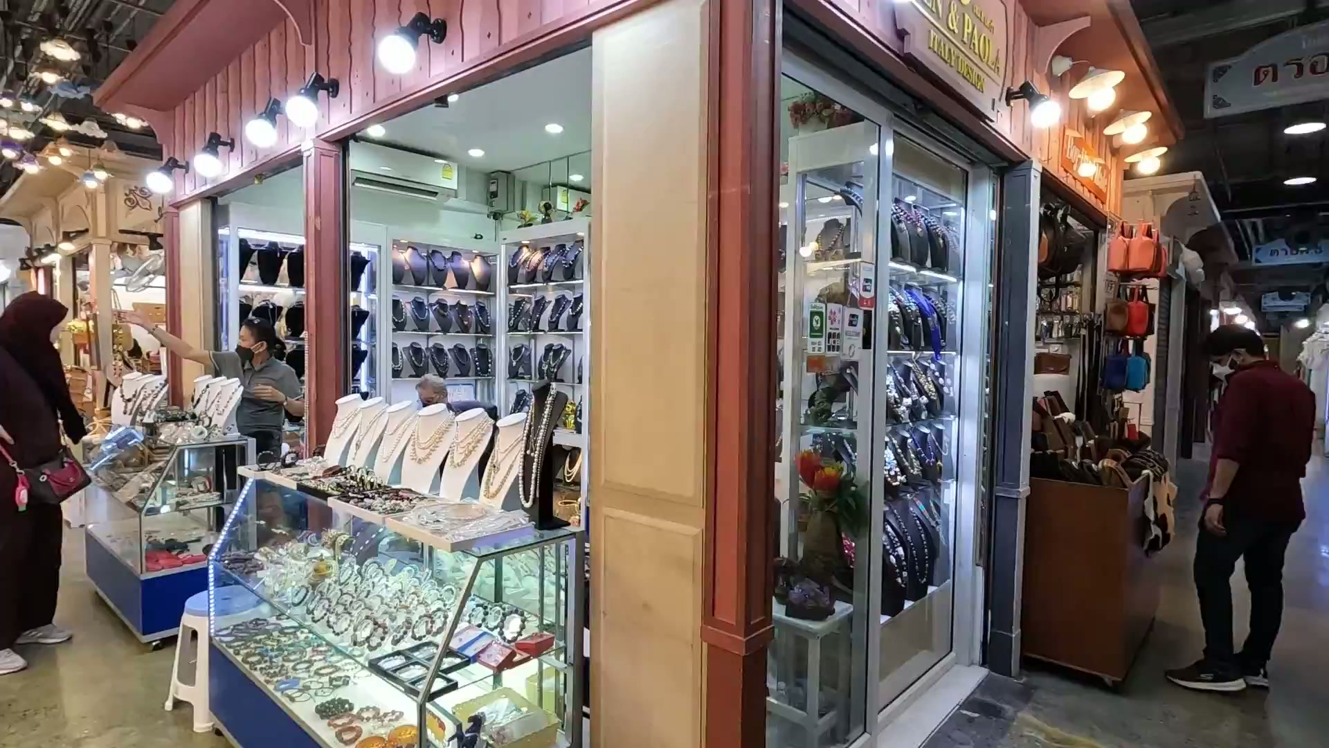 Bangkok’s Asiatique night market: Street food, river views & halal ...