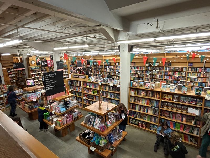 The Oregon bookstore that makes book-hunting dreams reality