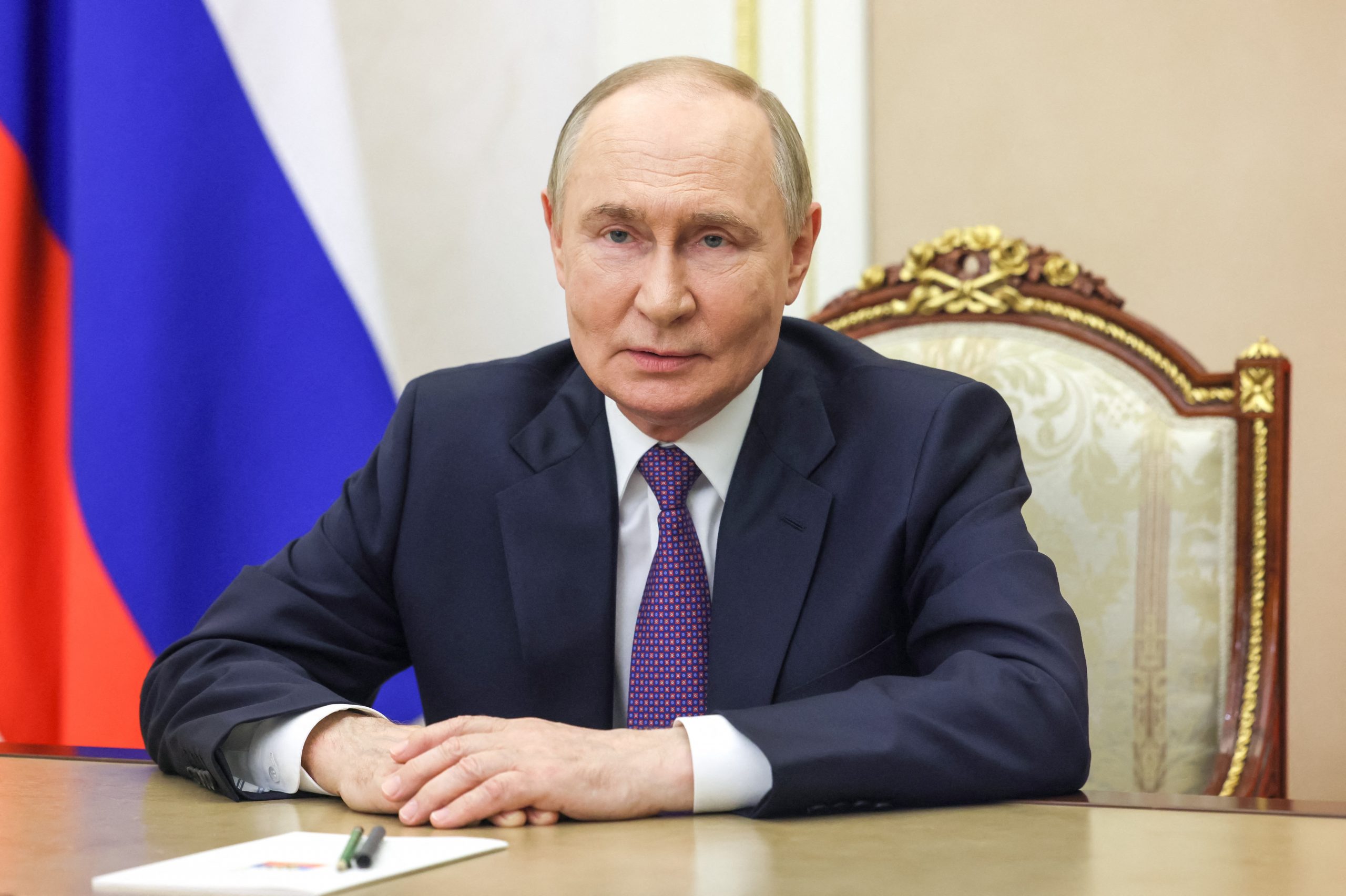 Vladimir Putin's secret and luxurious palace on the shores of the Black Sea