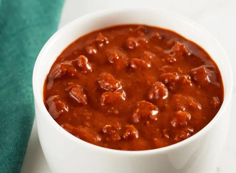 7 chain restaurants still simmering their chili from scratch