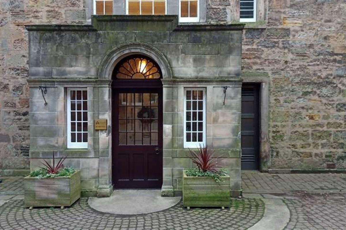 Blue plaques to mark links between St Andrews’ buildings and historic ...