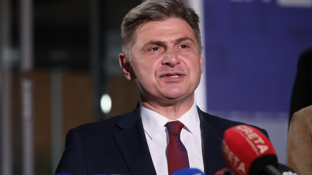 Δεν παραδίδει την έδρα ο Νίκος Φαραντούρης - «Ανήκει στους συμπολίτες μου»
