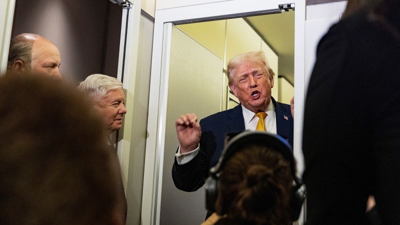 O Irão assiste nervosamente à queda de um aliado anti-EUA às mãos de Trump