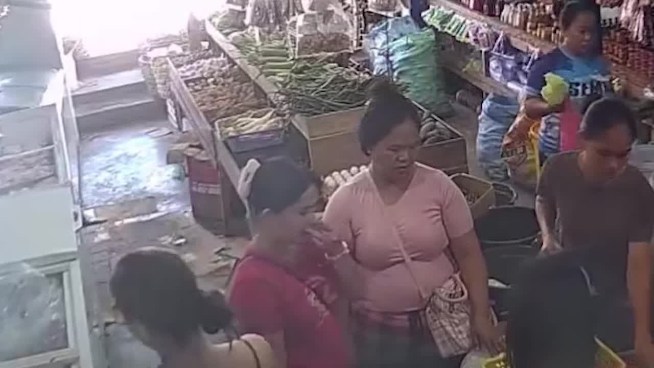 Panicked shoppers flee market as 6.4-magnitude quake hits the Philippines