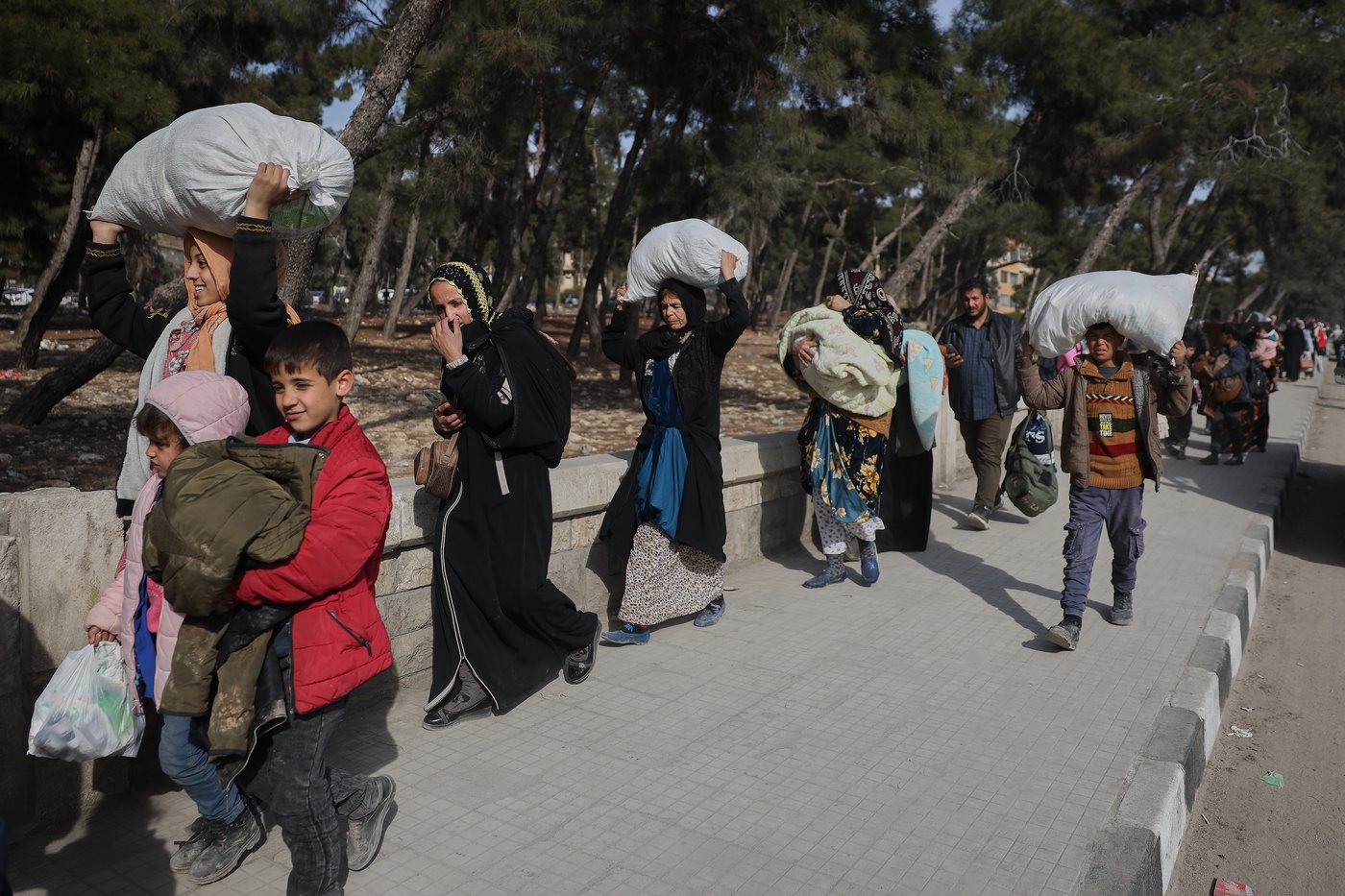 Clashes erupt in Aleppo after hundreds flee through corridors opened by ...