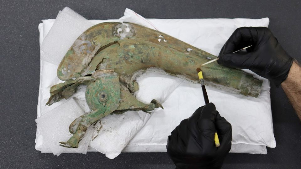 Extraordinary Iron Age war trumpet uncovered in England