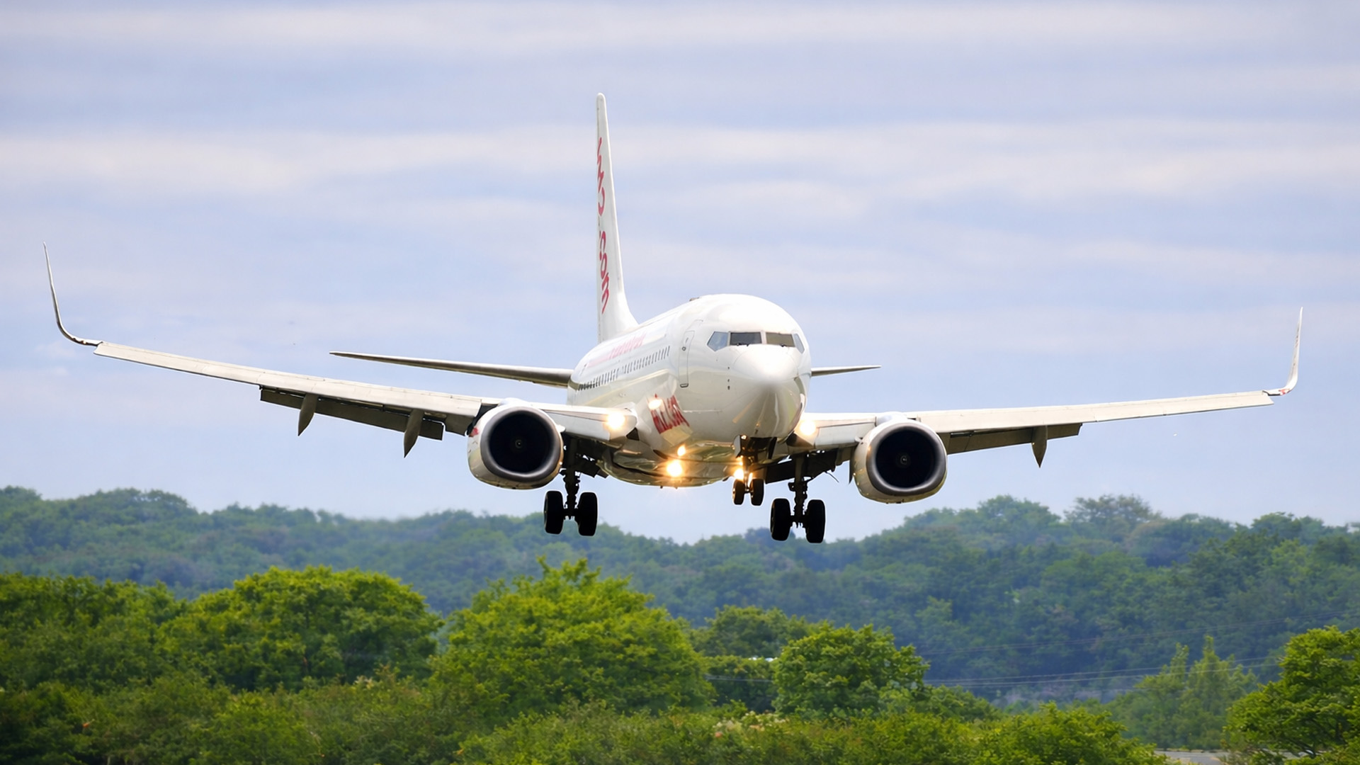 Rough landing shakes passengers on Jet2 flight