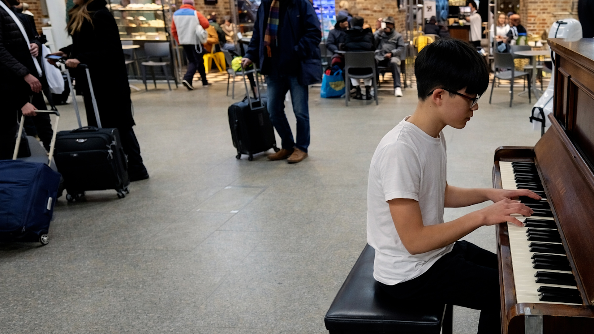 Alan Walker’s Faded on a street piano