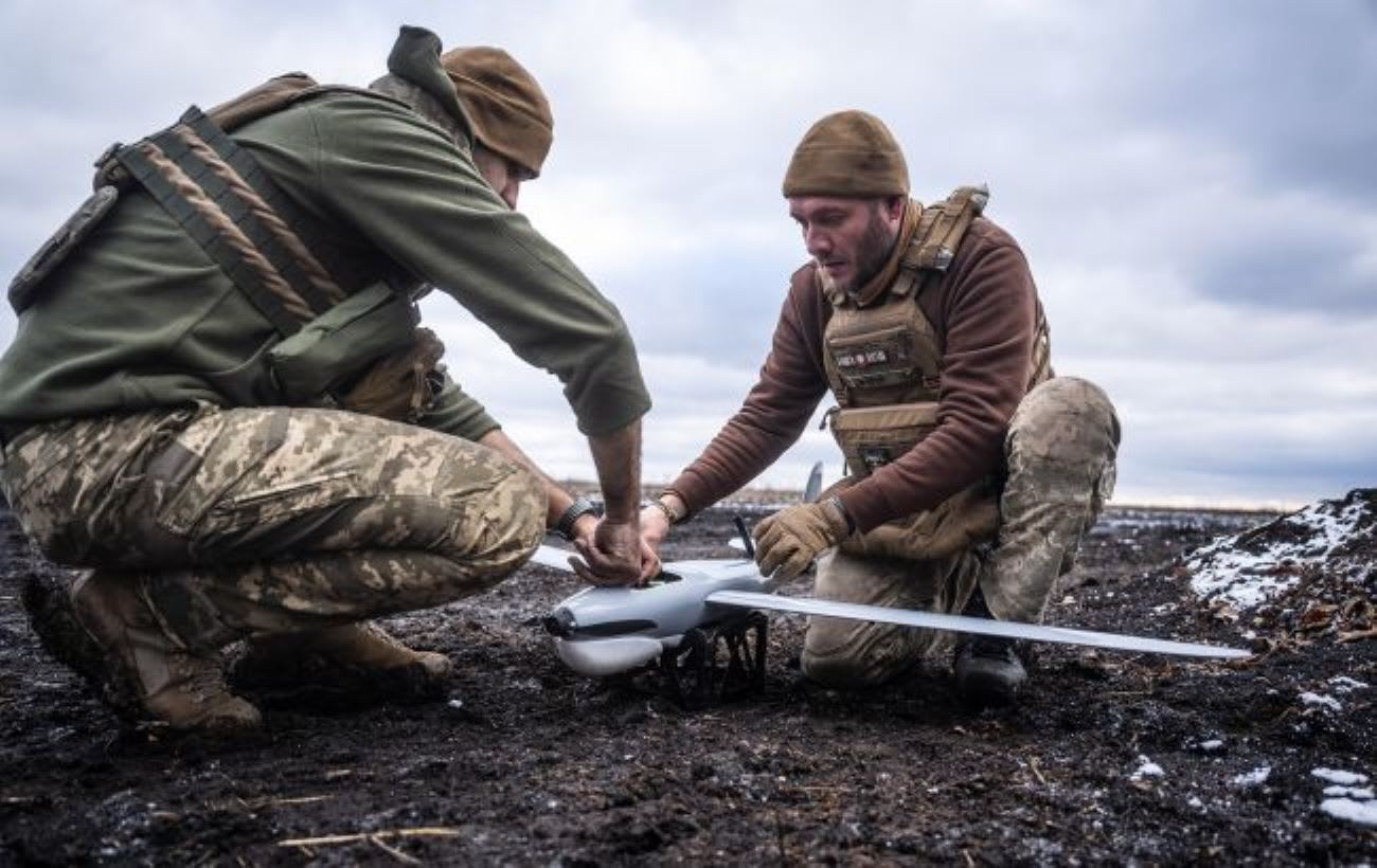 Ukrainian forces hit Russian oil depot and military supply warehouse ...