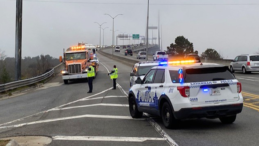 Police: Traffic on US 17/Talmadge Bridge diverted due to crash