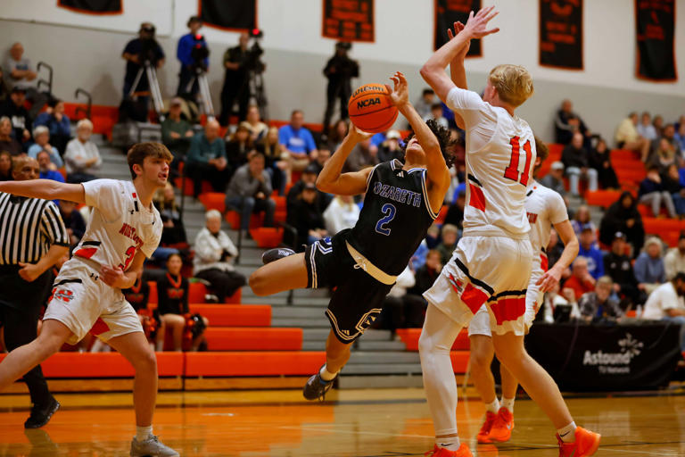 Northampton boys basketball thrills packed house with big divisional ...