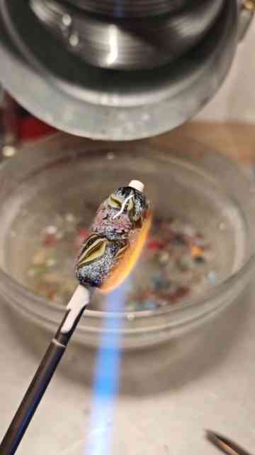 How glass flowers are made in large blooming beads