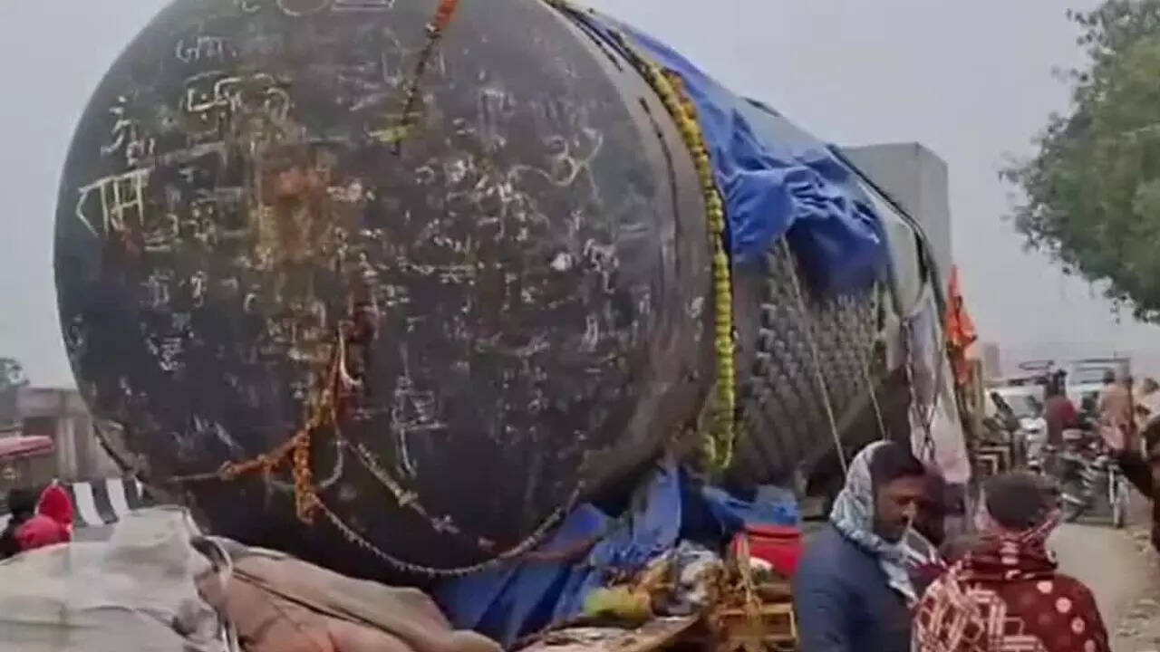 World’s largest Shivling arrives in Bihar after a 2,500-km journey, set ...