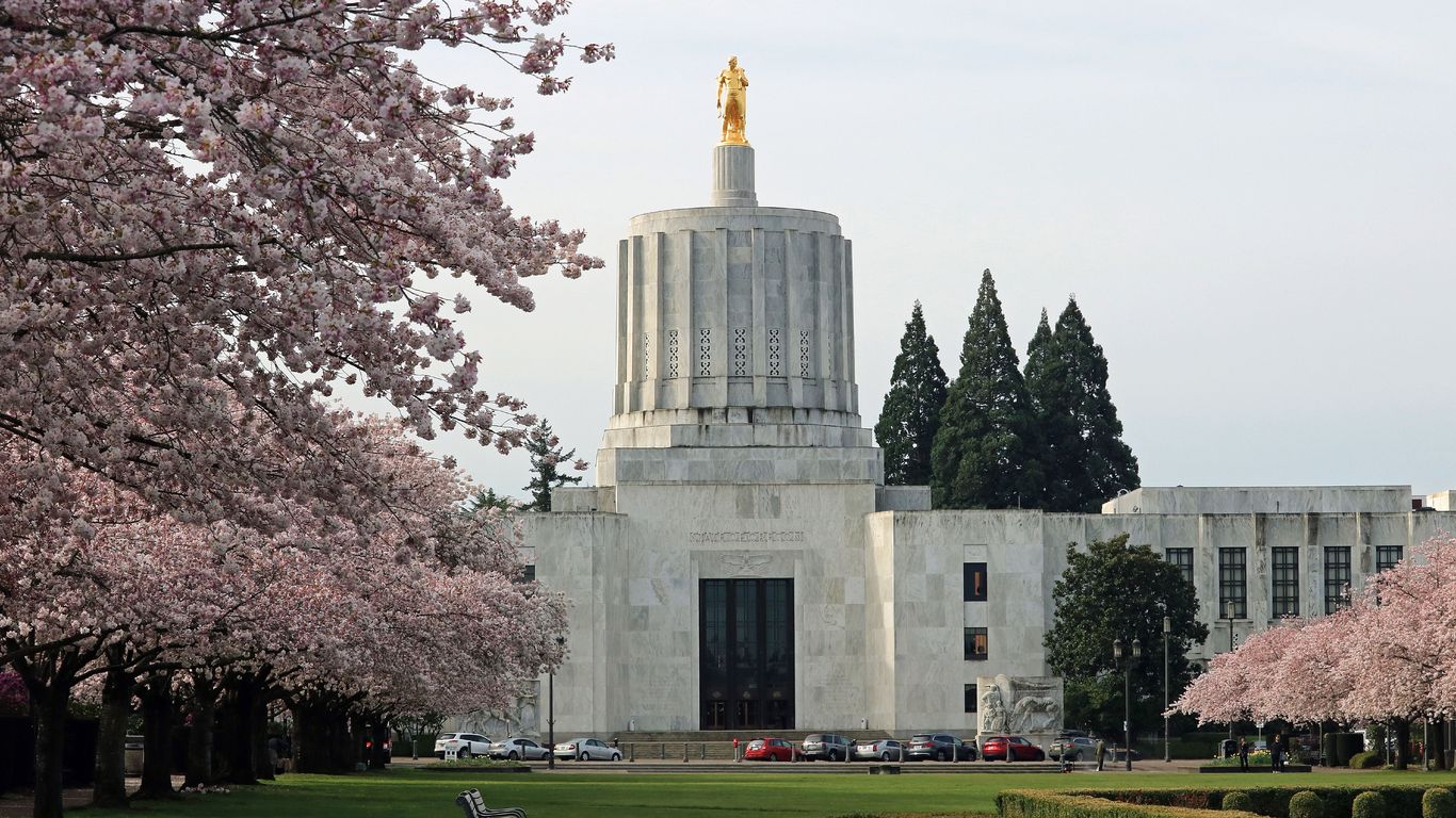 Oregon lawmakers gear up for budget fixes, federal fights