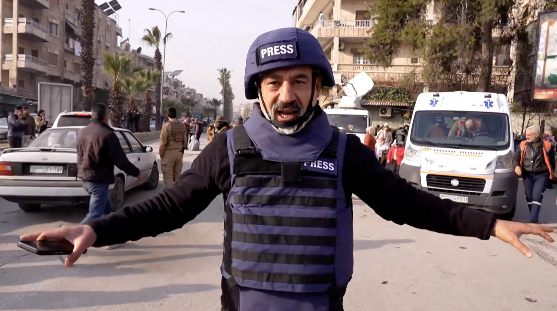 Al Jazeera reporter witnesses fighting in Aleppo as thousands flee