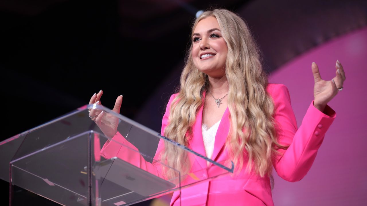 Erika Kirk's rare 'no‑makeup look' proves it’s time to ditch the cakey ...