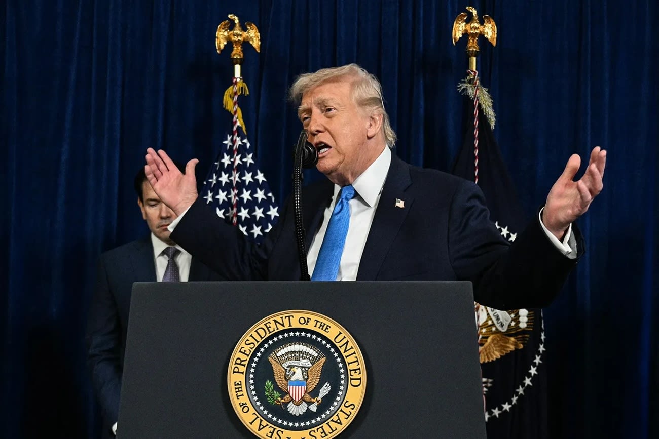 Trump's 'pink hair' and 'green face' ridiculed after 'bizarre' speech ...