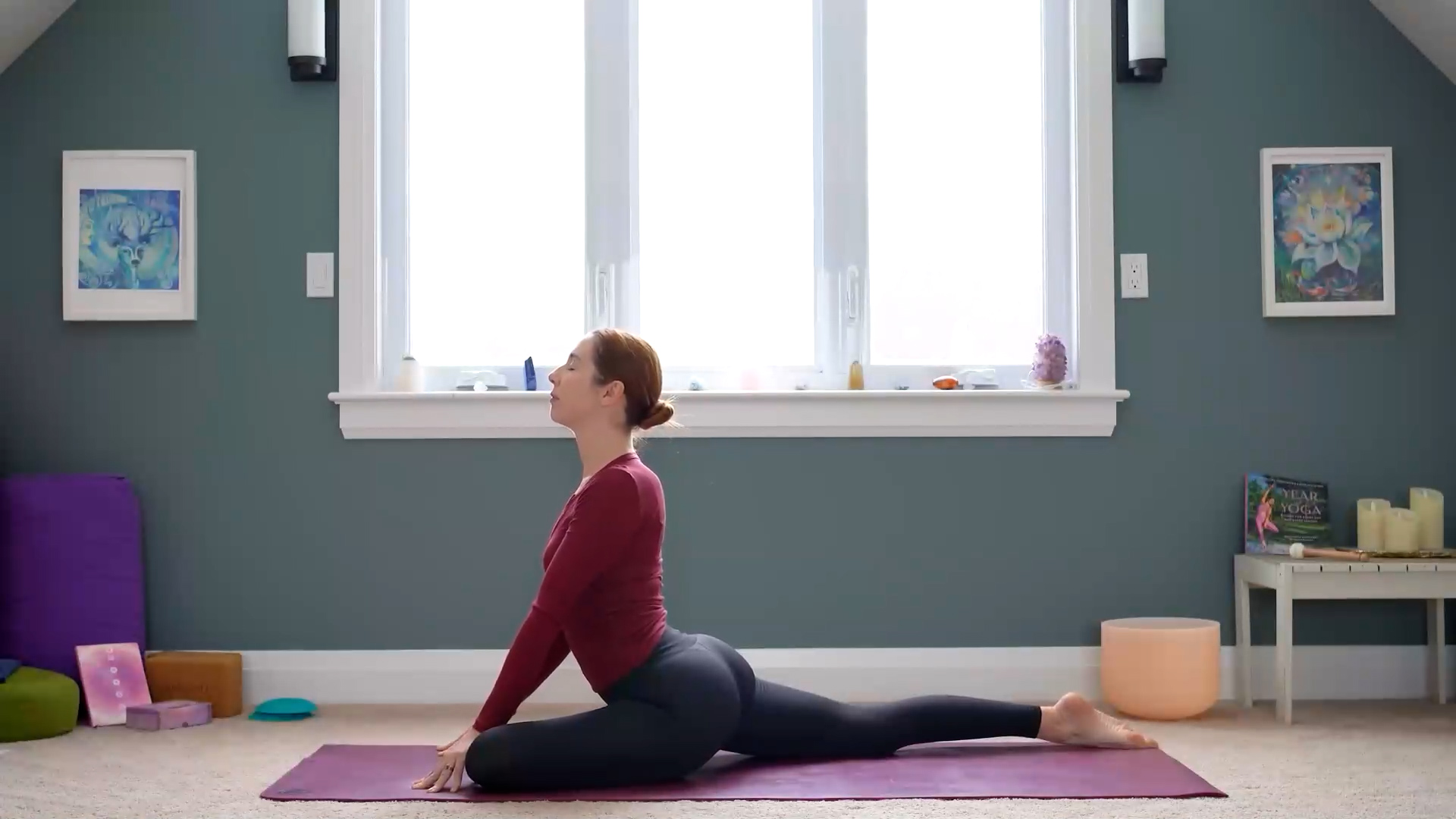 10 min gentle morning yoga flow to open the hips