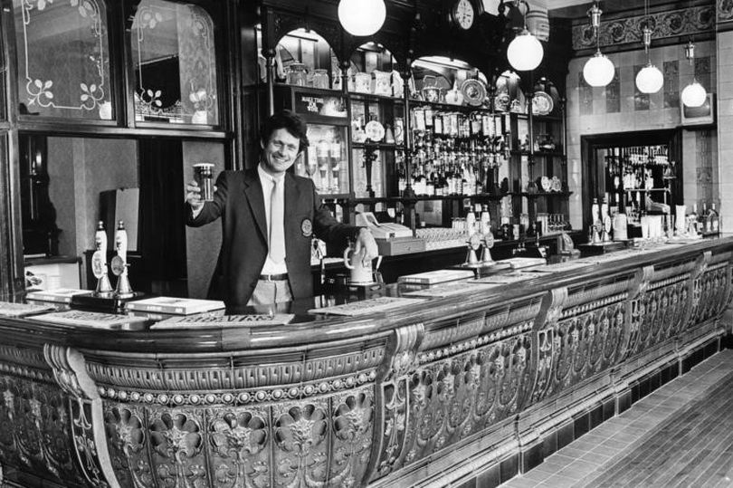 Famous Cardiff pub shuts down
