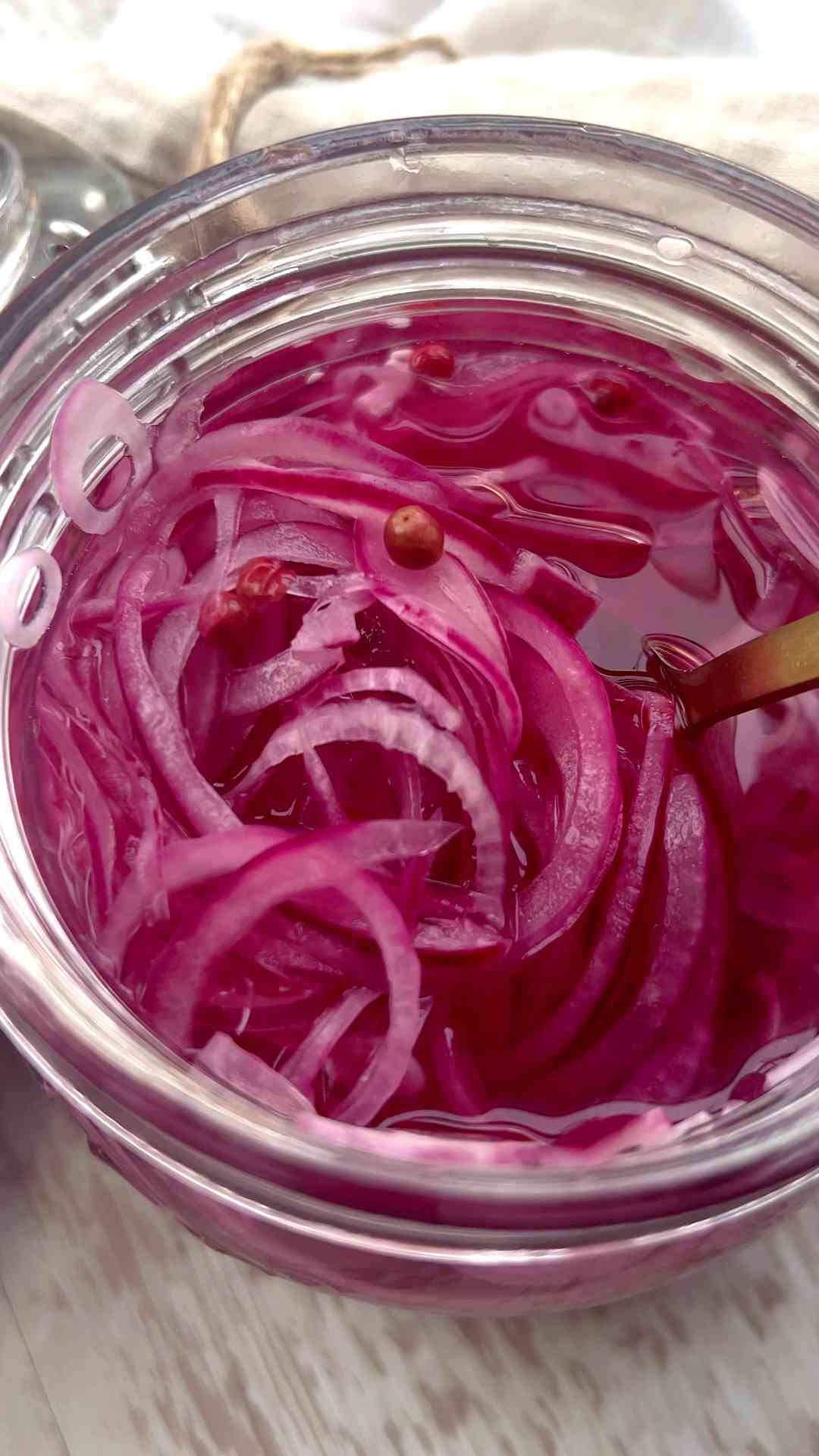 How to make easy pickled onions at home