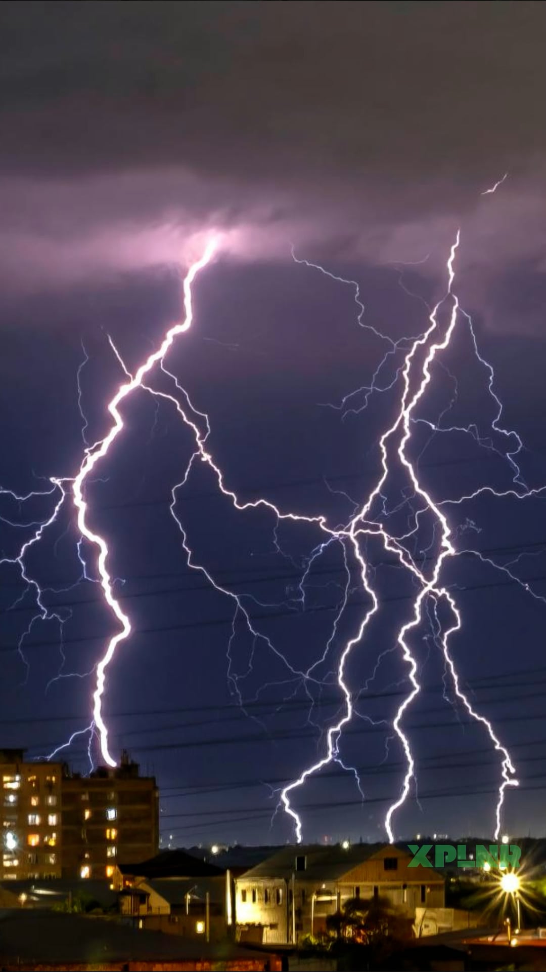 How do lightning strikes happen?