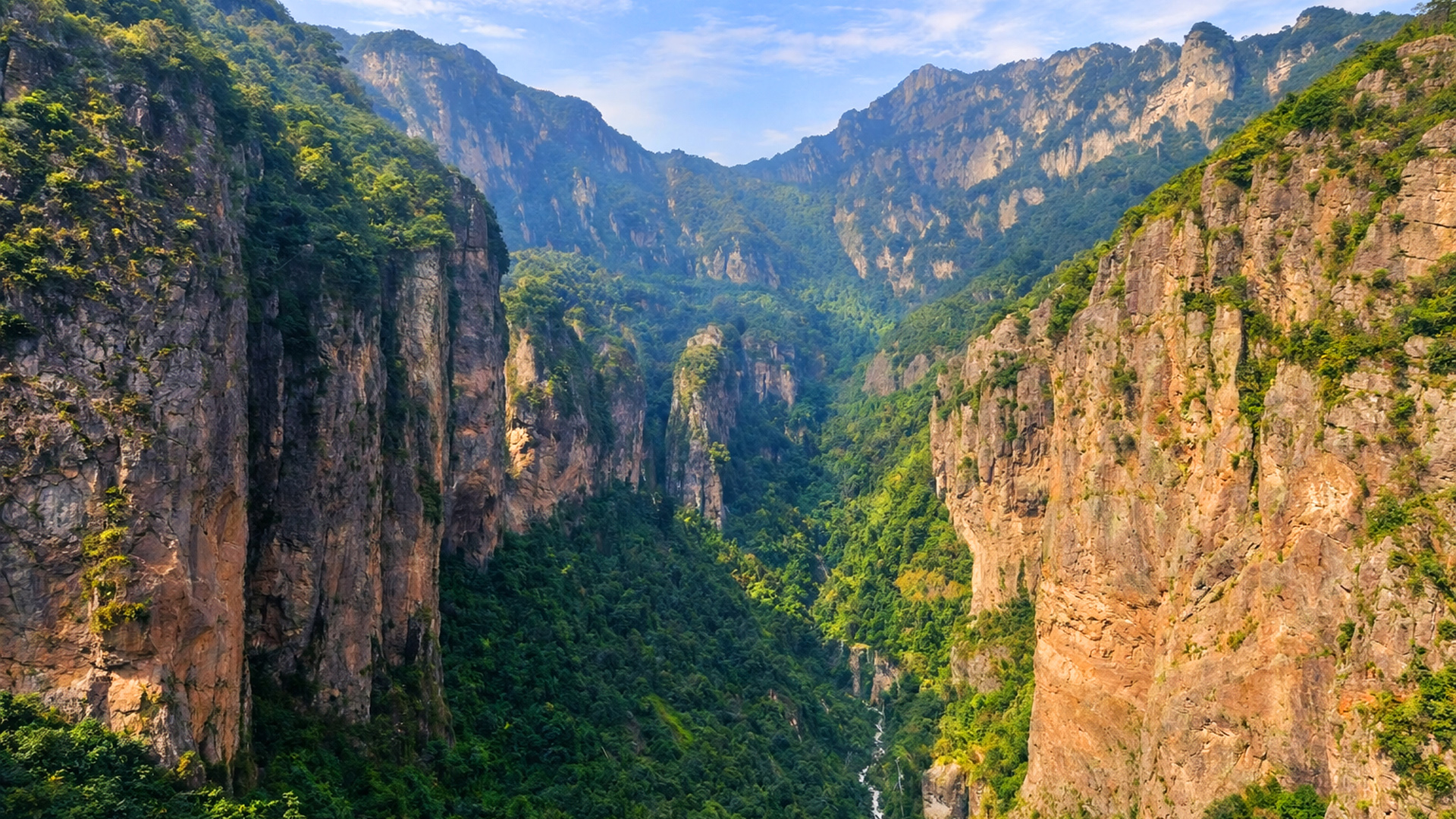 Montañas Yandang rodeadas de bosques subtropicales
