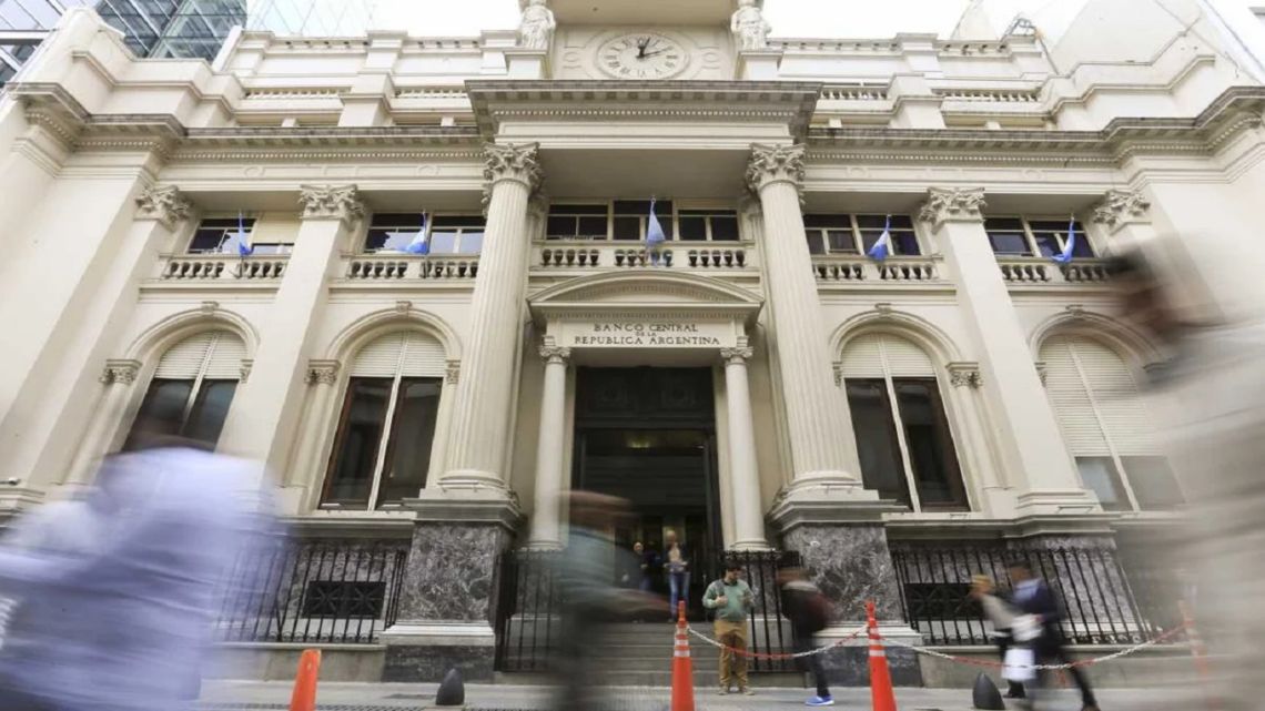 El Gobierno recompró letras del BCRA por $18,4 billones para avanzar ...