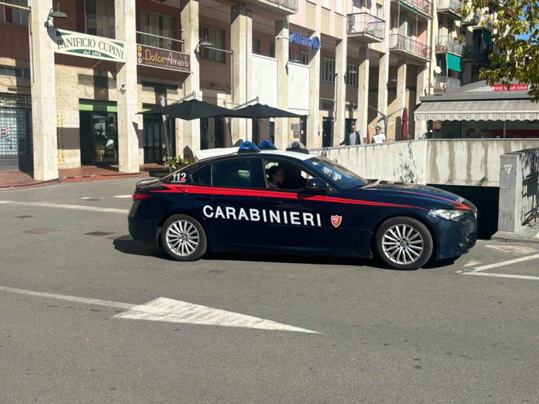 Ladri in centro a Sarzana, raid in un appartamento al secondo piano